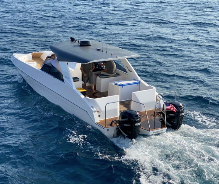 Wide mounted twin outboards on monohull | Boat Design Net